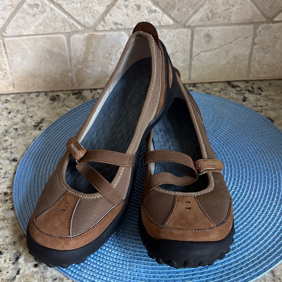 Privo | Shoes | Clarks Privo Mary Jane Slip On Comfort Flats Brown ...